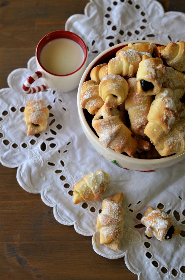 Cornulete cu gem - Retete culinare by Teo's Kitchen