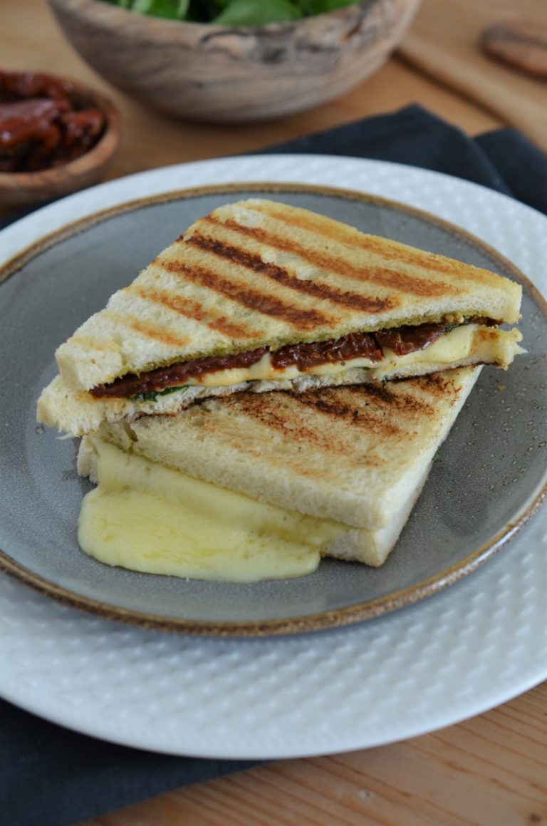 Senvis cu rosii uscate si cascaval - Retete culinare by Teo's Kitchen