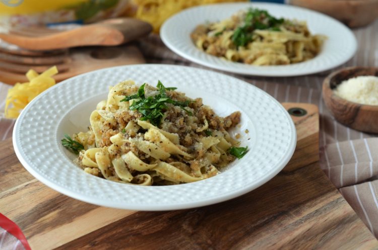 Tagliatelle cu pesmet crocant - Retete culinare by Teo's Kitchen
