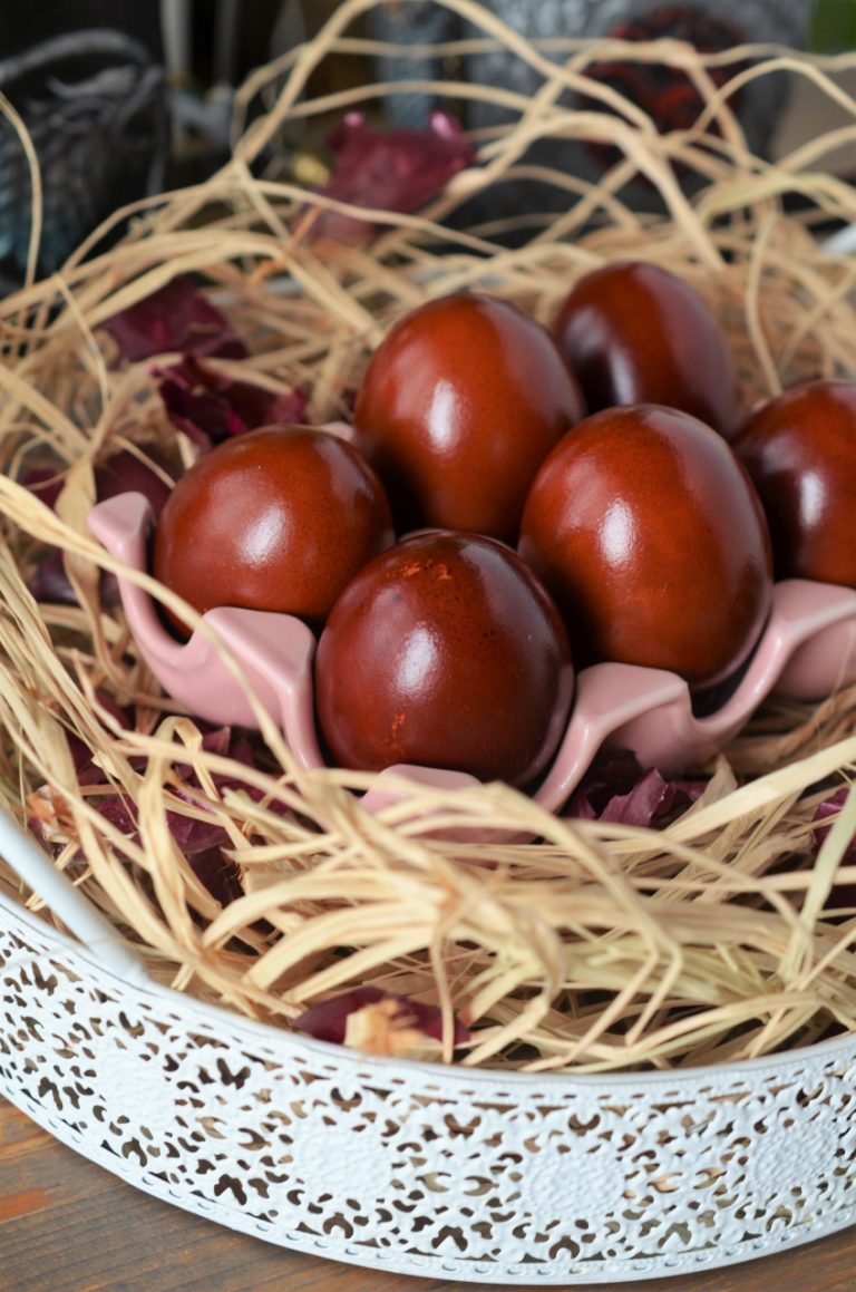 Cum vopsim ouale cu frunze de ceapa? | Oua vopsite natural - Retete ...