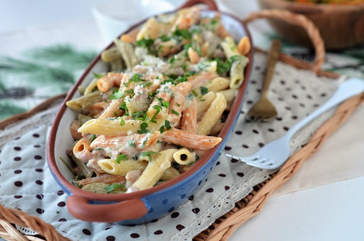 Paste cu carnati si sos alb - Retete culinare by Teo's Kitchen